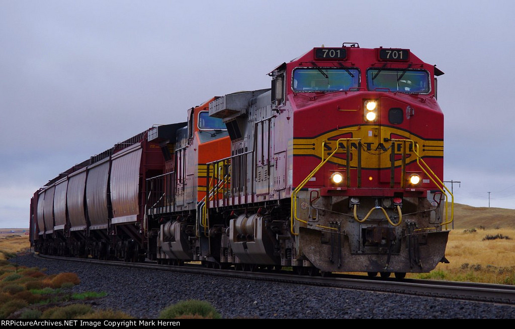 BNSF 701 East